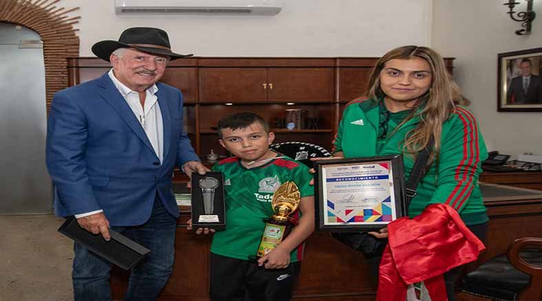 Noticiero Panorama Queretano Niño Tadeo Rivera, Grand Champion ...