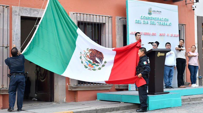 Noticiero Panorama Queretano Izamiento de Bandera en Jalpan de Serra